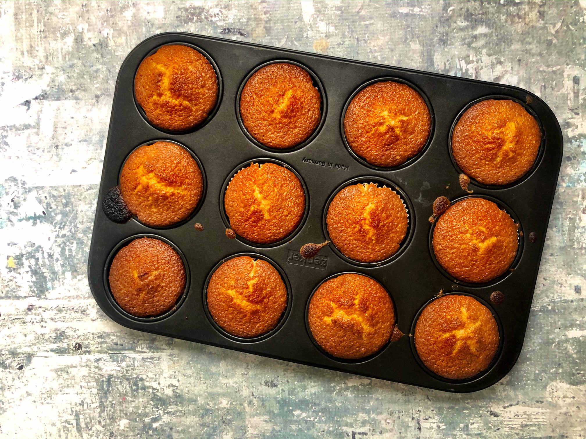 Simpele vanille cakejes maken met een peuter - Voedzo